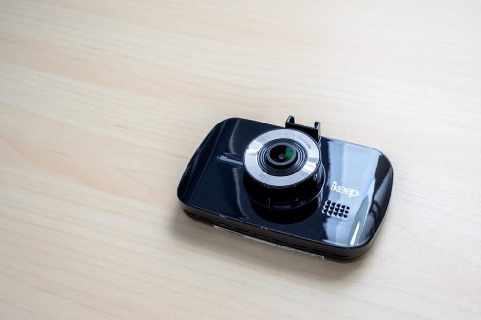 【レビュー】iKeep「iZ500-DR」は大画面タッチパネル搭載! 前後録画できるドライブレコーダー｜SUGI MAG (スギマグ)